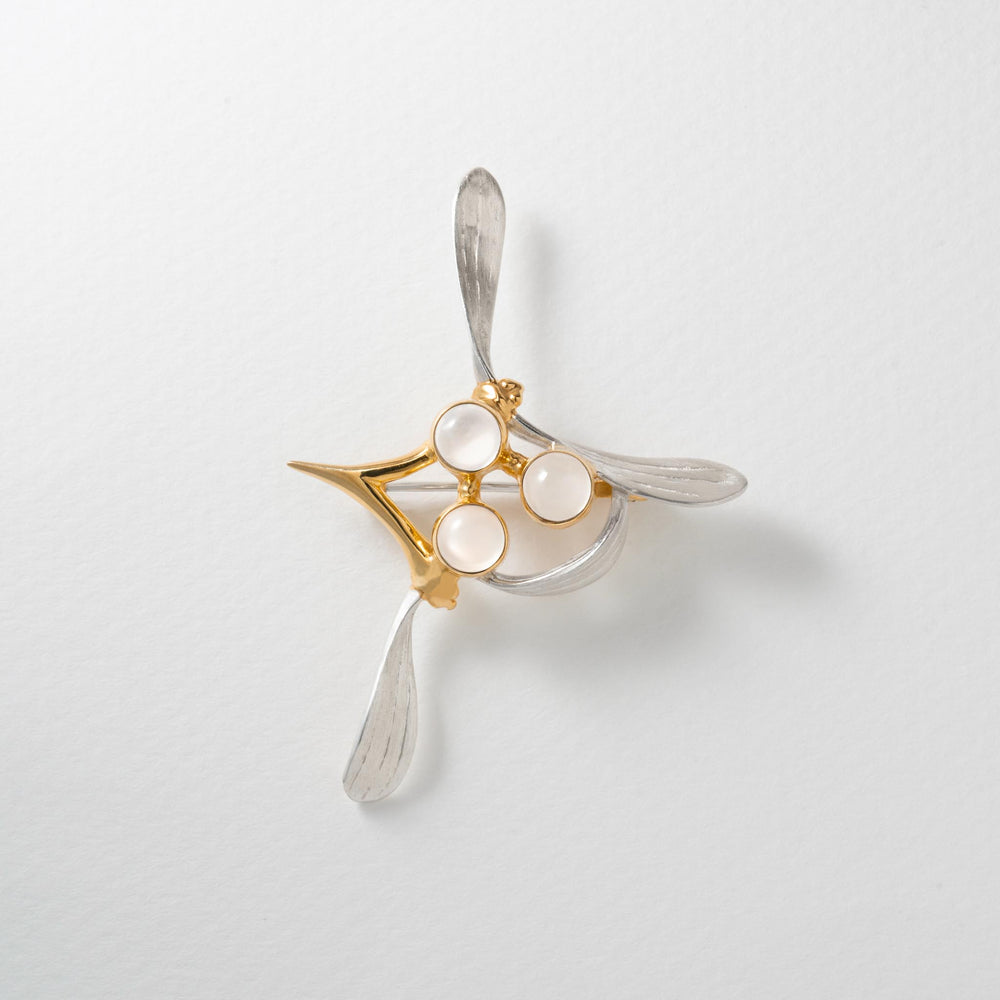 How to Wear a Brooch: Styling Tips for the Modern Woman